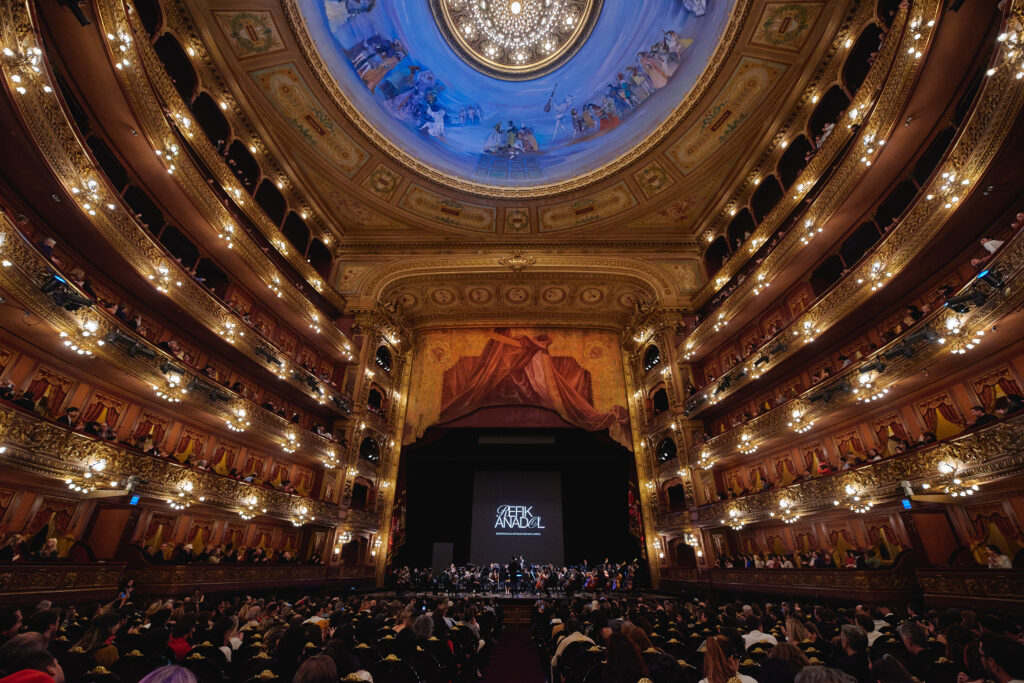 El Teatro Colón fue testigo de la obra del artista Refik Anadol