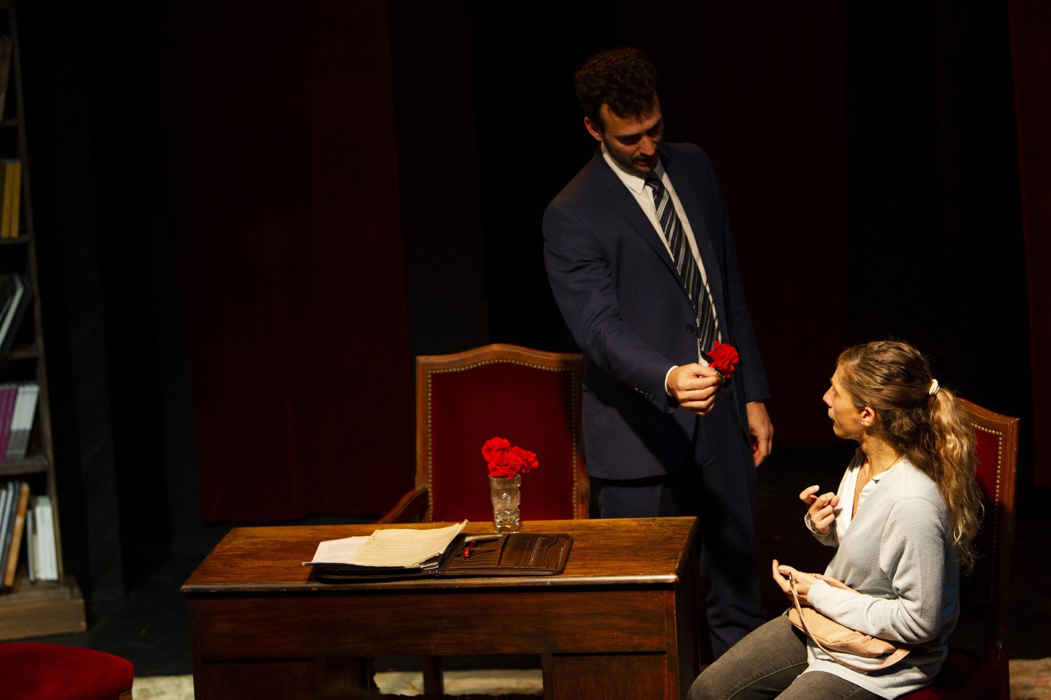 “Claveles Rojos” expone los abusos del poder familiar